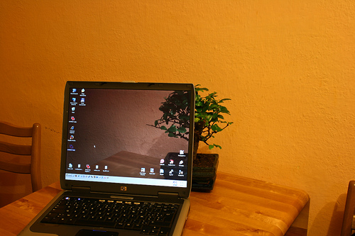 50 Awesome Transparent Screen Trick Photos - DJ Designer Lab